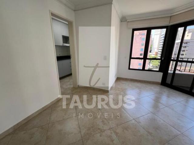Apartamento à venda na Vila Nova Conceição. 1 quarto, 1 vaga, varanda, 40m²