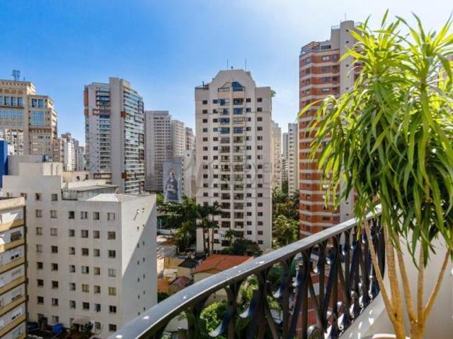 Apartamento a venda na Vila Nova Conceição, totalmente reformado com 130m2
