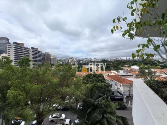 Apartamento à venda na Vila Nova Conceição com 262m², 4 dormitórios, próximo ao Parque Ibirapuera –