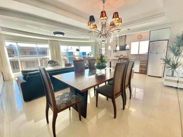 Apartamento à venda na Zona Nova