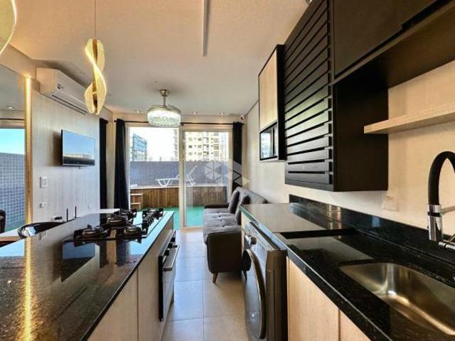 Apartamento à venda na Zona Nova em Capão da Canoa com 1 suíte e terraço privativo com banheira de h