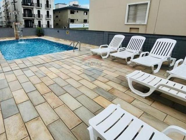 Apartamento à Venda nas Astúrias, Guarujá – Edifício com Piscina e Lazer