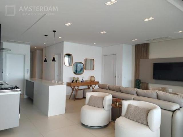 Apartamento à venda no M3 na Riviera, 4 suítes, 3 vagas, com vista para o mar, com 202,59 m²