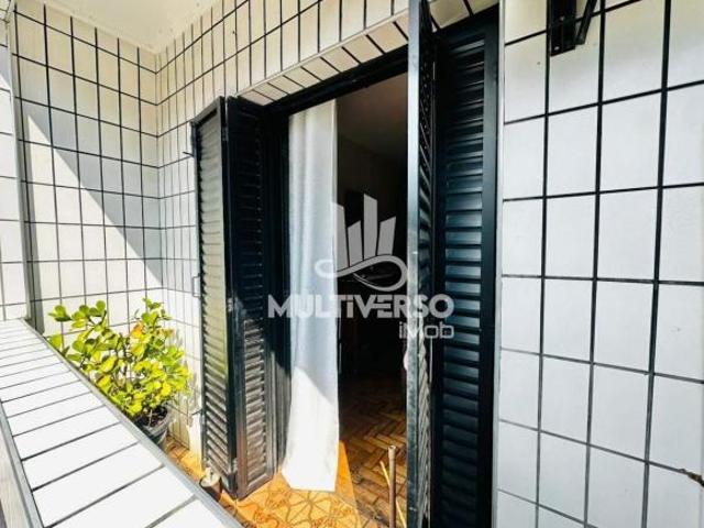 APARTAMENTO À VENDA NO MARAPÉ – 110m² | 3 DORMITÓRIOS | GARAGEM BOX FECHADA | SANTOS/SP