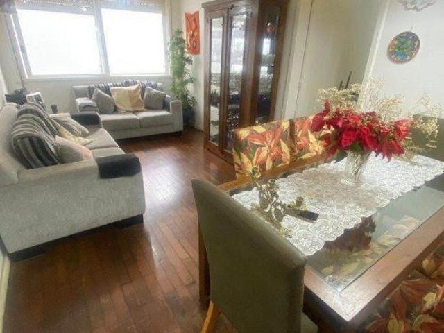 Apartamento à venda no Menino Deus, com 3 quartos sendo 1 suíte, 3 banheiros, 1 vaga de garagem