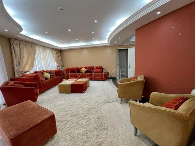 Apartamento à venda no miolo do Anália Franco com 293 m², 4 dormitórios 5 vagas e depósito