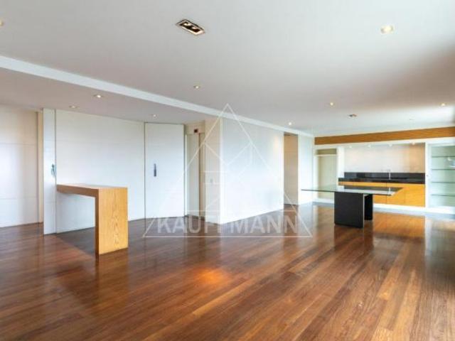 Apartamento à Venda no Morumbi, 3 Quartos, 3 Suítes, 3 Vagas, 192m² de Área Útil