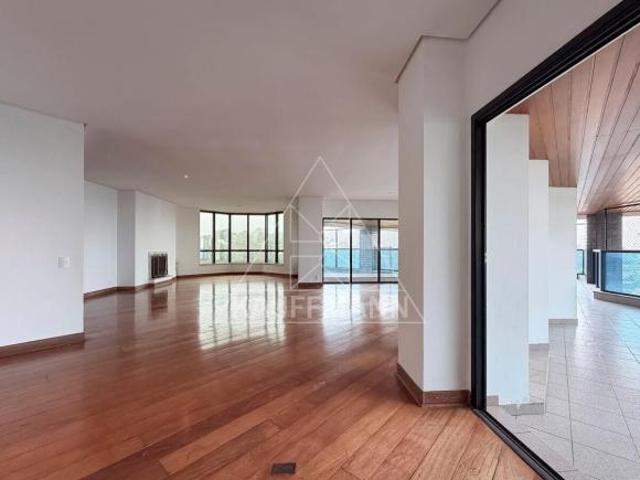 Apartamento à Venda no Morumbi 4 Quartos 4 Suítes 5 Vagas 450m² de Área Útil