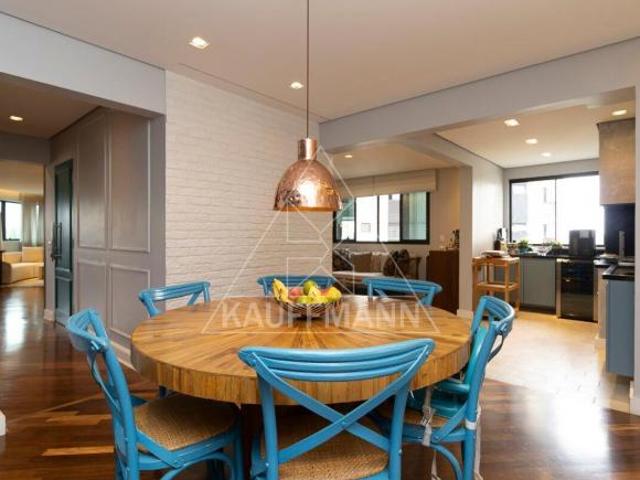 Apartamento à Venda no Morumbi 4 Suítes, 4 Vagas, A.U 288m²