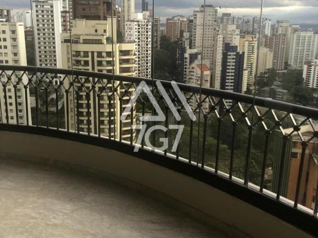 APARTAMENTO À VENDA NO MORUMBI