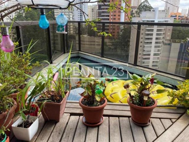 Apartamento à venda no Morumbi com 197 m², 3 quartos sendo 1 suíte e 3 vagas