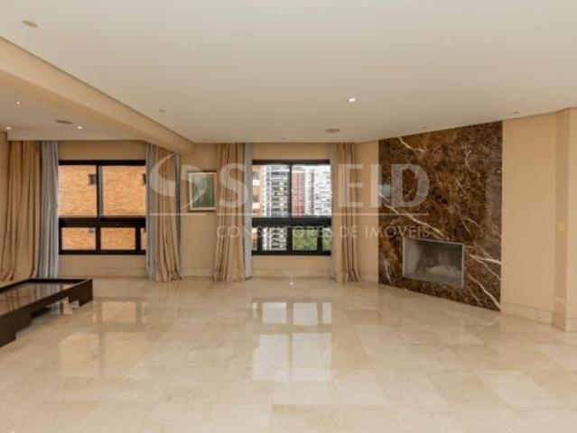 Apartamento á Venda no Morumbi com 247m², 4 quartos sendo 3 suítes, 4 vagas