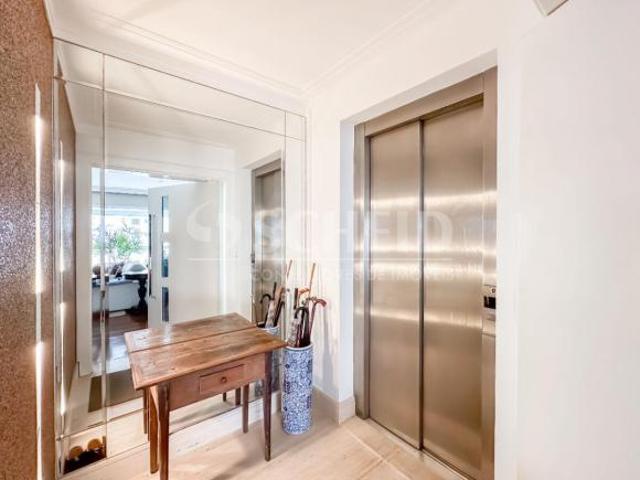Apartamento á Venda no Morumbi com 211m², 3 quartos sendo 3 suítes, 3 vagas