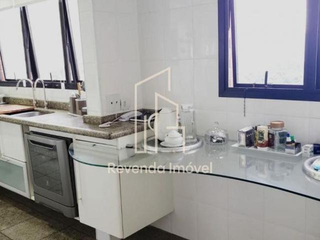 Apartamento á venda no Morumbi, com 4 dormitórios, sendo 3 suítes e 3 vagas