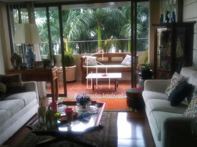 Apartamento á venda no Morumbi, com 4 dormitórios, sendo 2 suíte, depósito e 4 vagas