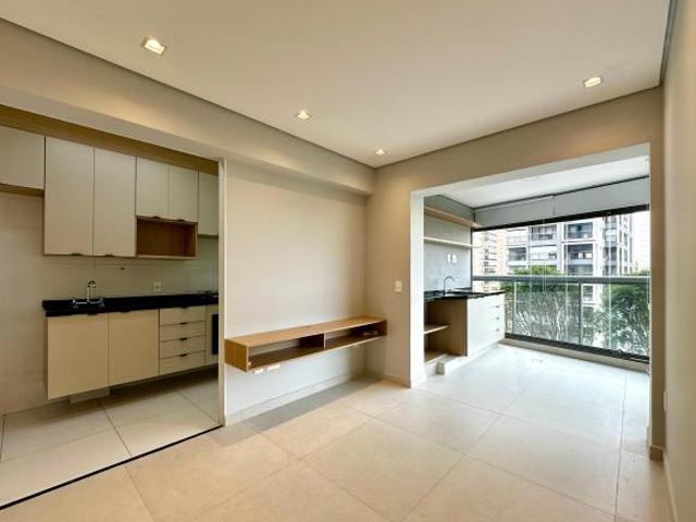 Apartamento a venda no Air Brooklin com 1 suíte próx. metrô, Aeroporto, Itaim