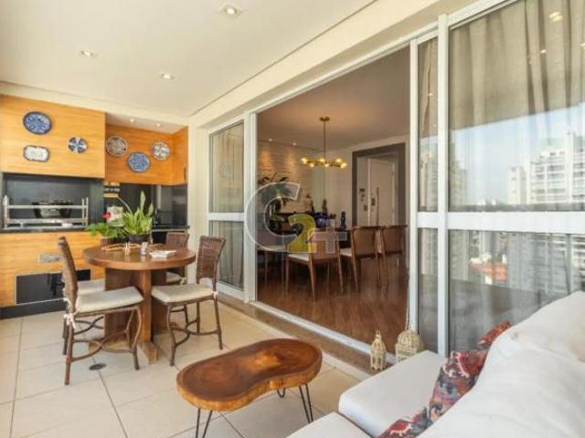 Apartamento à venda no Alto da Mooca com 2 suítes e 2 vagas