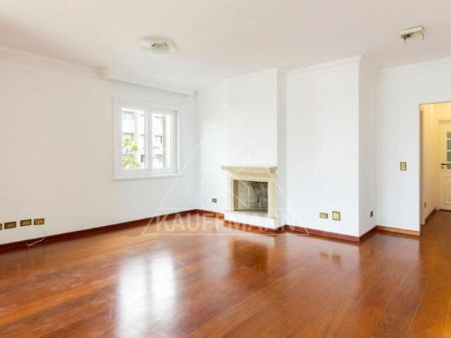 Apartamento à Venda no Alto de Pinheiros 4 Suítes, 4 Vagas 250m² A.U