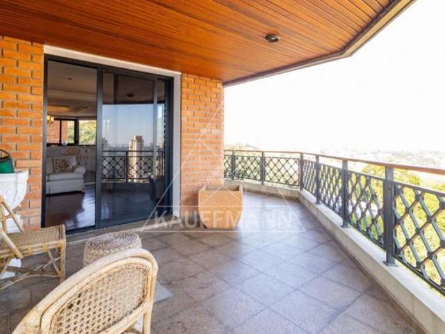 Apartamento à Venda no Alto de Pinheiros 4 Suítes, 5 Vagas e 310m² de Área Útil
