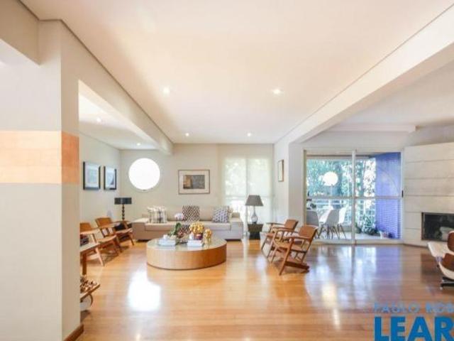Apartamento à venda no Alto de Pinheiros