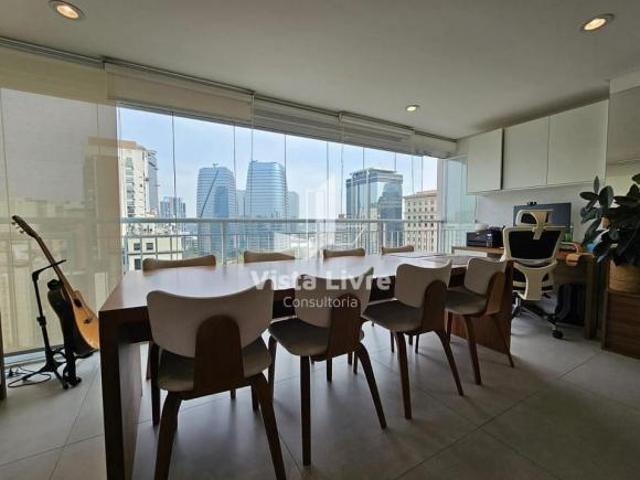 Apartamento à venda no bairro Vila Nova Conceição, na cidade de São Paulo. Este charmoso apartamen