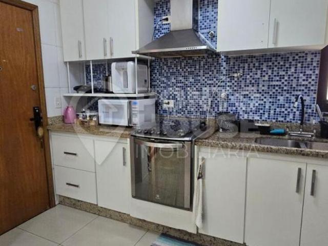 Apartamento à venda no bairro Vila Gumercindo 3 dormitórios, 1suíte e 3 vagas