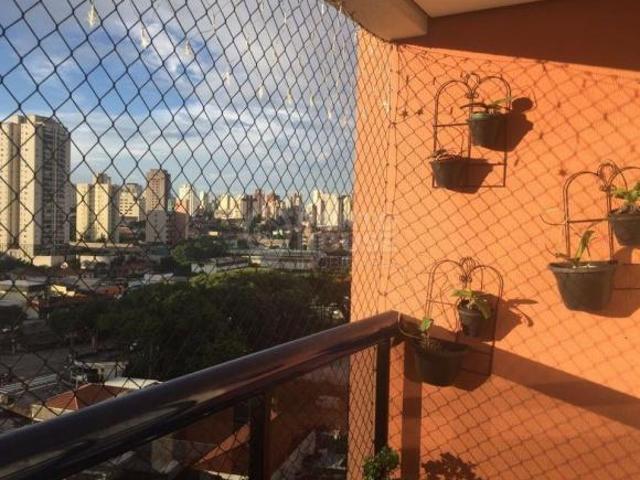 Apartamento à venda no bairro Vila Gumercindo com 3 dormitórios, 1 suíte e 2 vagas