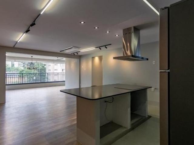 Apartamento à venda no bairro Vila Sofia em São Paulo/SP