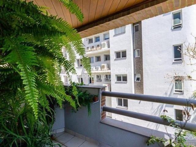 Apartamento à venda no Bairro Auxiliadora com duas suítes e três vagas em Porto Alegre