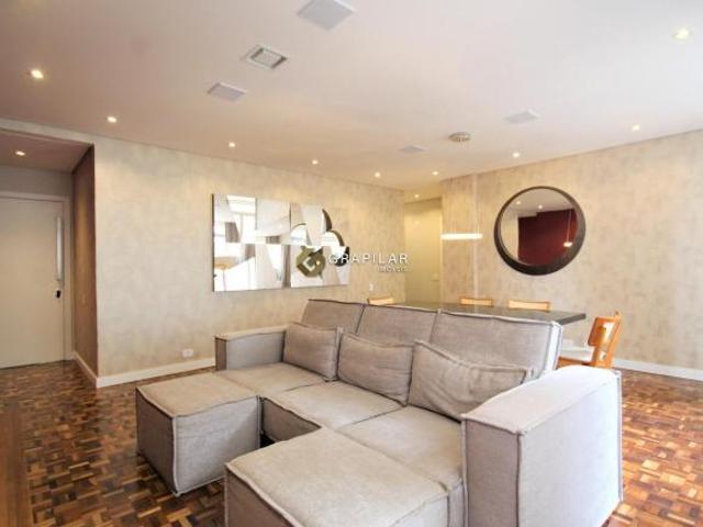 Apartamento à Venda no bairro Batel