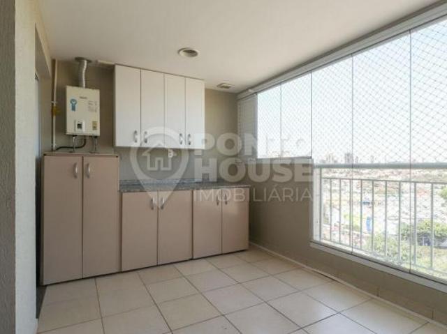 Apartamento à venda no bairro da Saúde de 2 dormitórios, varanda e 1 vaga