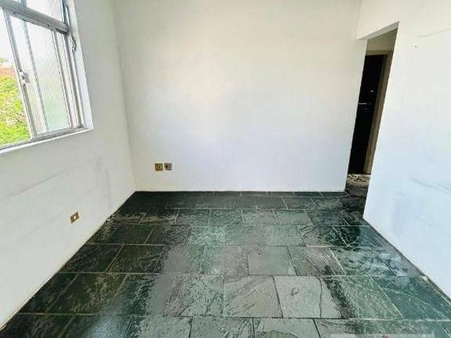 Apartamento à Venda no Bairro do Embaré, 2 Dormitórios com Dep, Sacada, Santos/Sp