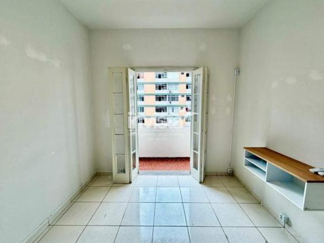 Apartamento à venda no bairro Embaré