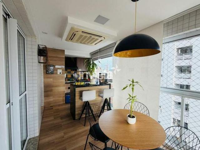 Apartamento à venda no bairro Embaré