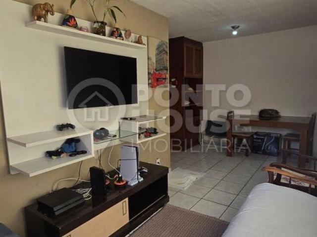 Apartamento à venda no bairro Ipiranga com 2 dormitórios, 1 banheiro e 1 vaga
