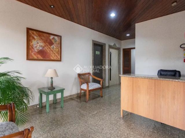 Apartamento à venda no bairro Moinhos de Vento com 172 m² e 3 dormitórios/quartos