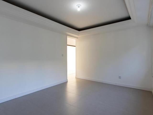 Apartamento à venda no bairro Moinhos de Vento, em Porto Alegre – RS. Com área privativa de 100.73m²