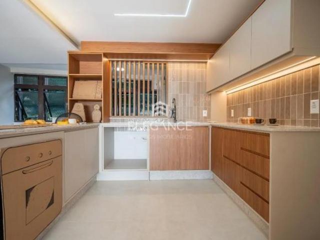 Apartamento à venda no bairro Moinhos de Vento, Porto Alegre RS: 3 quartos, 3 suítes, 4 banheiros, 1