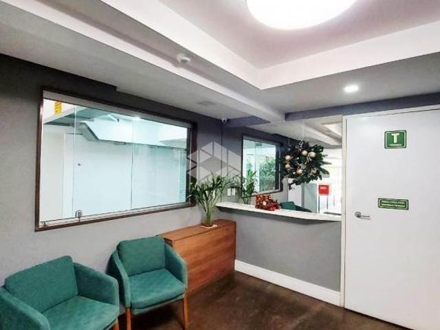 APARTAMENTO À VENDA NO BAIRRO PETRÓPOLIS, COM 2 DORMITÓRIOS, LAVABO, CHURRASQUEIRA, VAGA DE GARAGEM