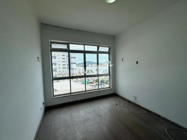 Apartamento à venda no bairro Ponta da Praia