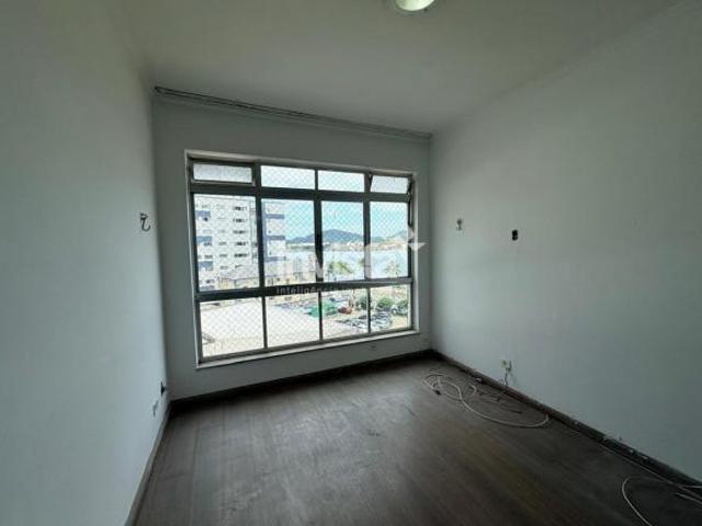 Apartamento à venda no bairro Ponta da Praia