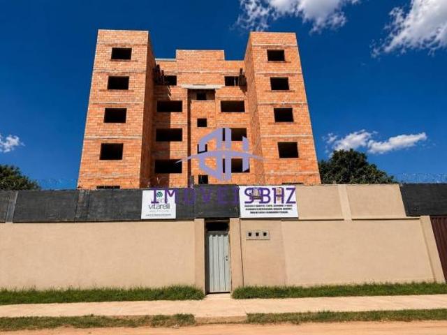 Apartamento a venda no Bairro Santa Terezinha, 2 quartos, suíte, elevador e 2 vagas