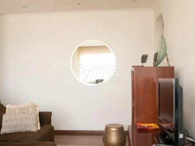 Apartamento à venda no bairro Saúde, 2 dormitórios, varanda e 1 vaga