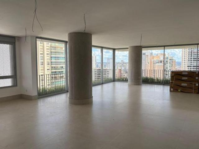 Apartamento à venda no bairro Setor Bueno em Goiânia/GO