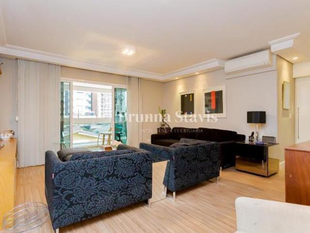 Apartamento à venda no Batel, mobiliado, com 3 suítes e 2 vagas
