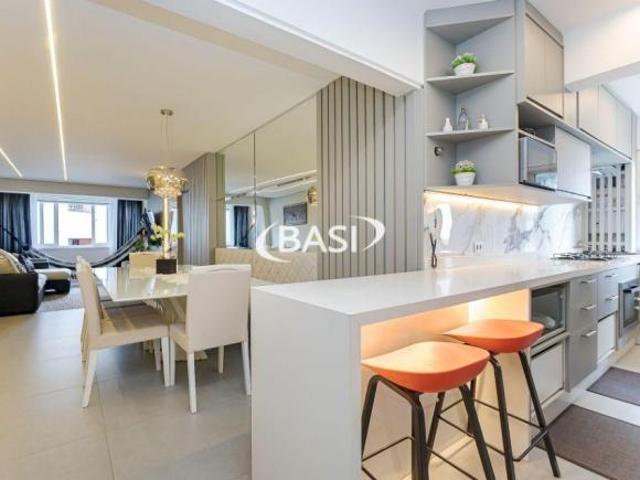 Apartamento a Venda no Batel com 3 Dormitorios