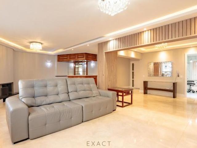 Apartamento à Venda no Batel | 222m² | 4 Suítes | 2 Vagas | Mobiliado