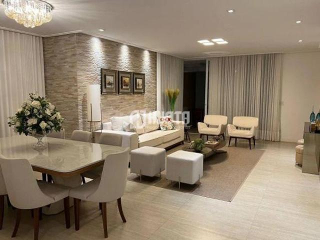 Apartamento no ADHARA com 4 dorms e 245 m²