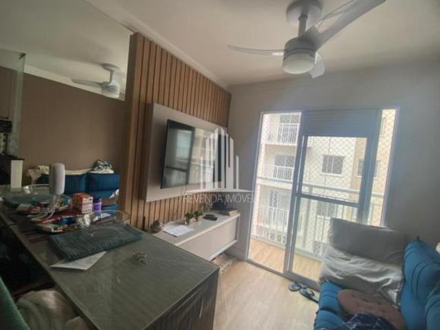 Apartamento à venda no Bom Retiro: 2 quartos, 1 sala, 1 banheiro. Viva o espírito vibrante de São Pa