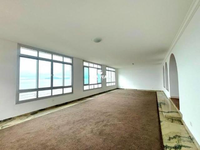 Apartamento à venda no Boqueirão em Santos